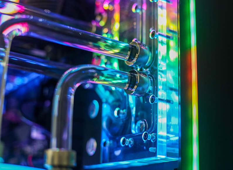 PCSPECIALIST - PCs com refrigeração a água LIQUID SERIES